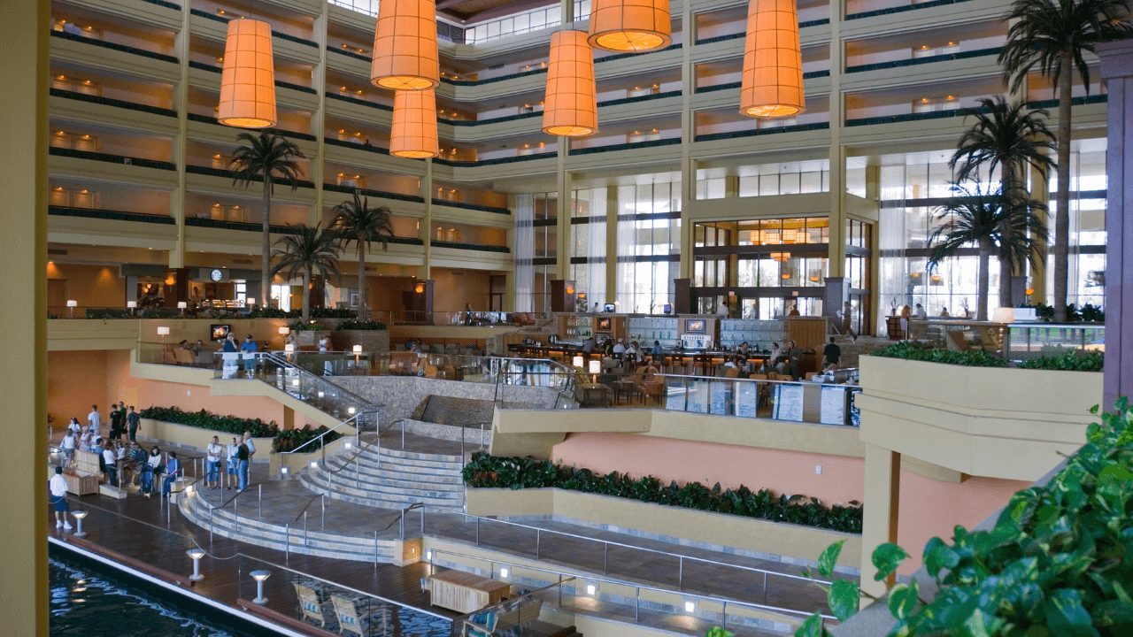 How to Use Digital Signage for Hotels To Improve Guest Experiences ...